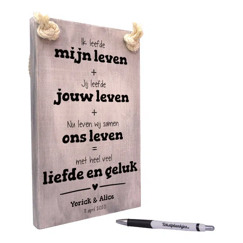 Uniek persoonlijk cadeau, je eigen tekst op hout, goedkoop en snel in huis!